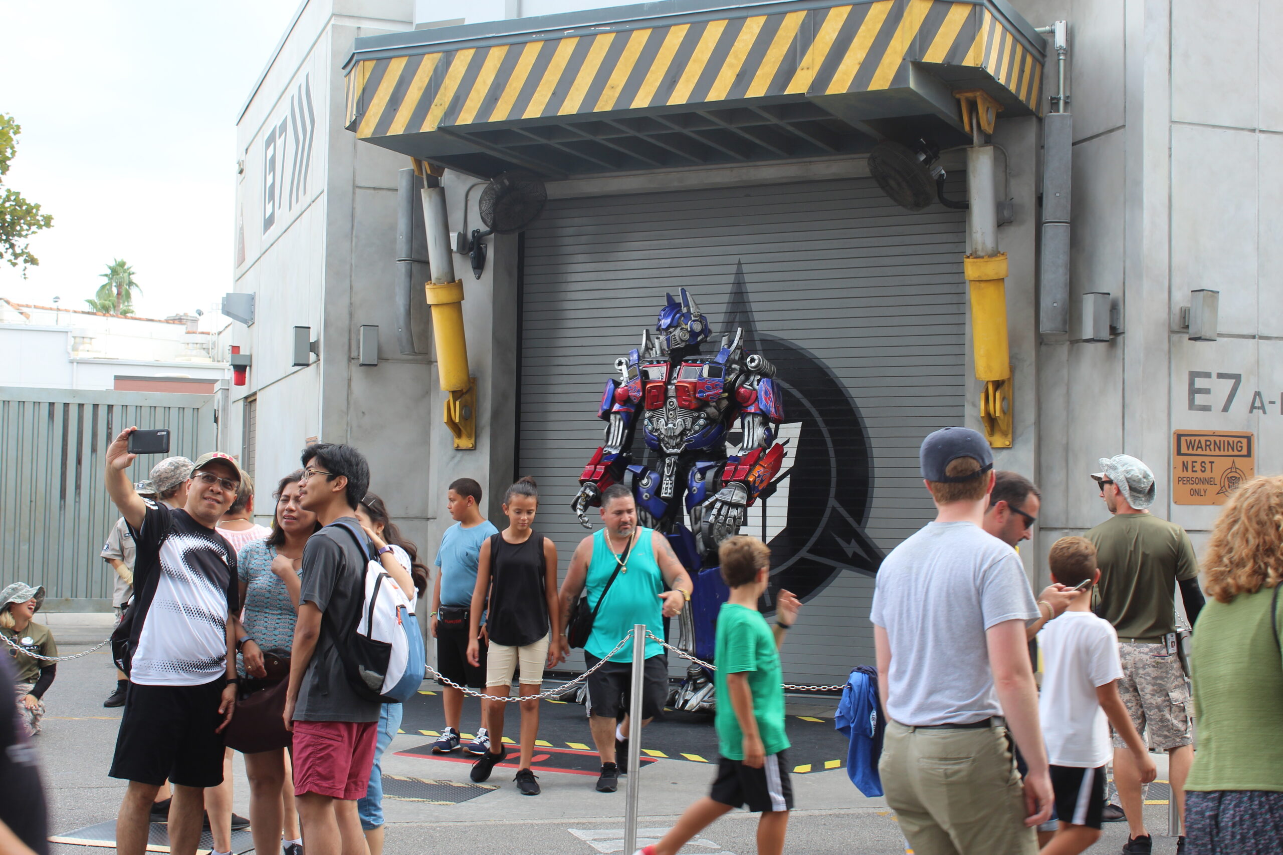 Meet & Greet Optimus Prime Of The Transformers In Florida - Big Theme Parks